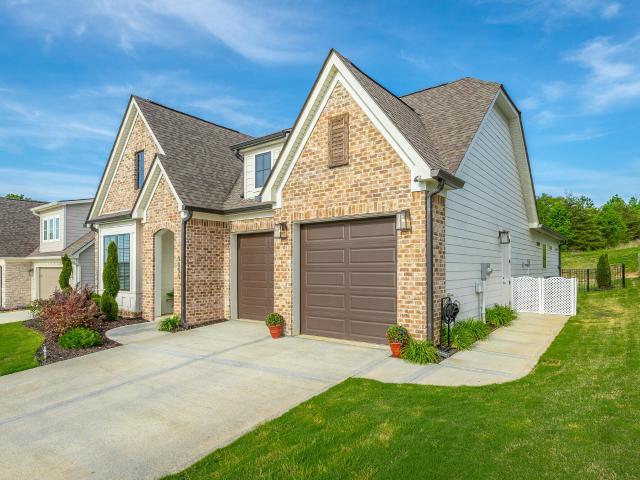 8896 Little Pine Lane