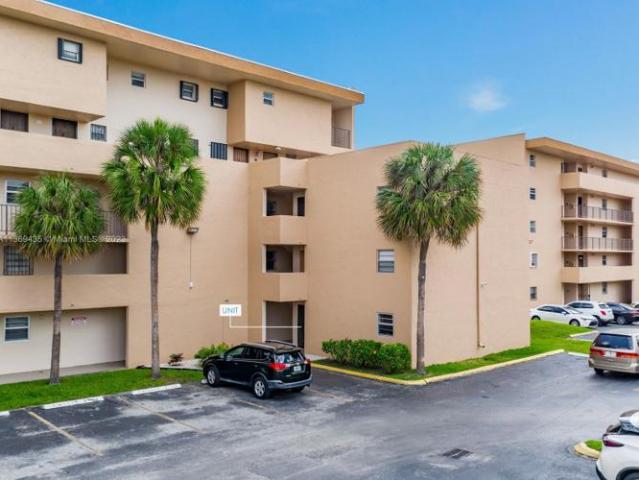 8897 Fontainebleau Blvd #112, Miami, FL 33172