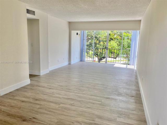 8897 Fontainebleau Blvd, Unit 303, Miami, FL 33172 | MLS #A11965