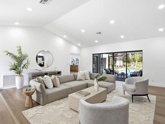 8899 NW 47th Dr, Coral Springs, FL 33067