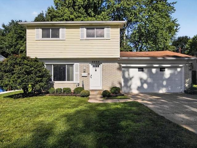 8899 Nottingham Dr, Ypsilanti, MI 48198