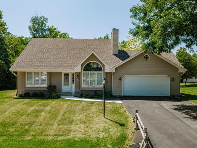 8899 S Patricia Blvd, Oak Creek, WI 53154