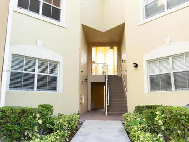 8899 107th Ct NW #104, Doral, FL 33178