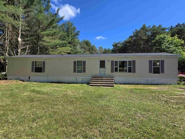 8890 County Rd N, Almond, WI 54909