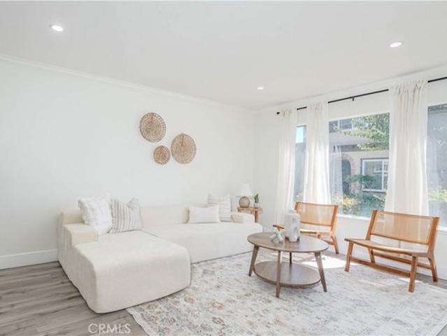 8891 Ovieda Plz, Westminster, CA 92683