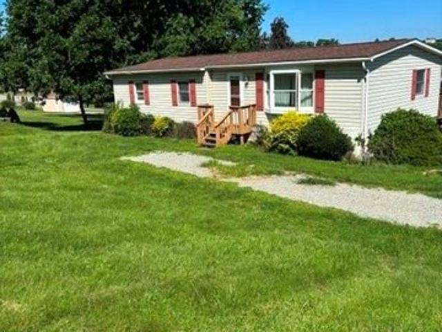 8891 Broadway St, Westmoreland City, PA 15692