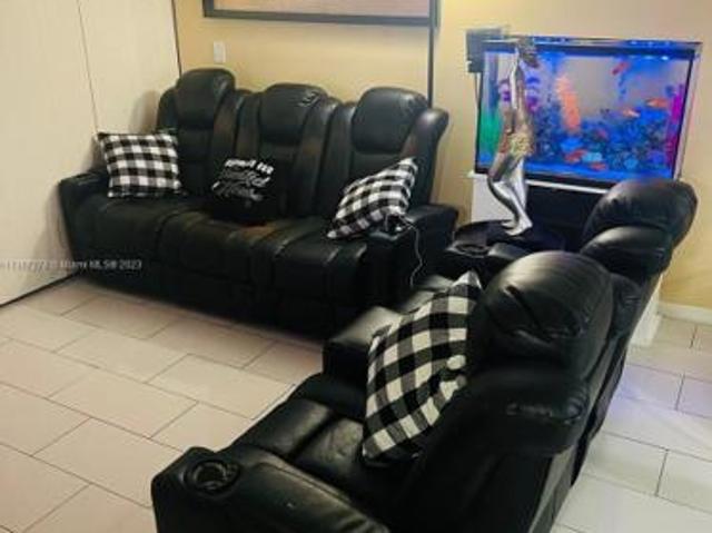 8893 Fontainebleau Blvd #304, Miami, FL 33172