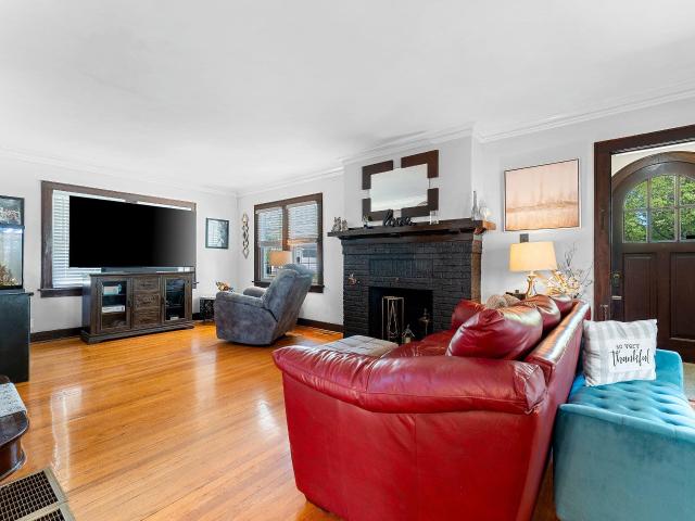 889 dousman street
