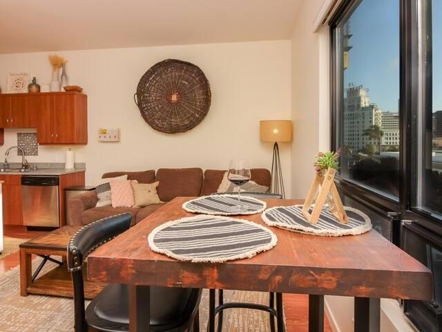 889 Date Street 443