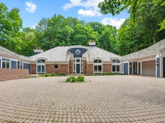 889 Horns Corners Rd, Cedarburg, WI 53012