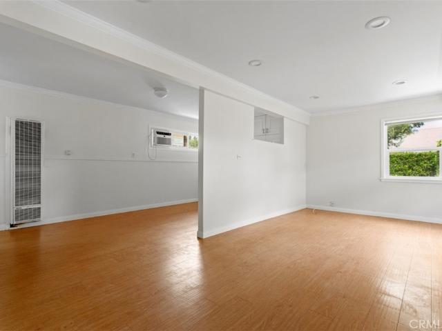 889 N Oakland