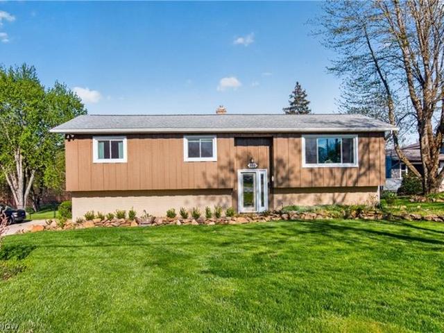 889 Pennys Dr, Brunswick, OH 44212
