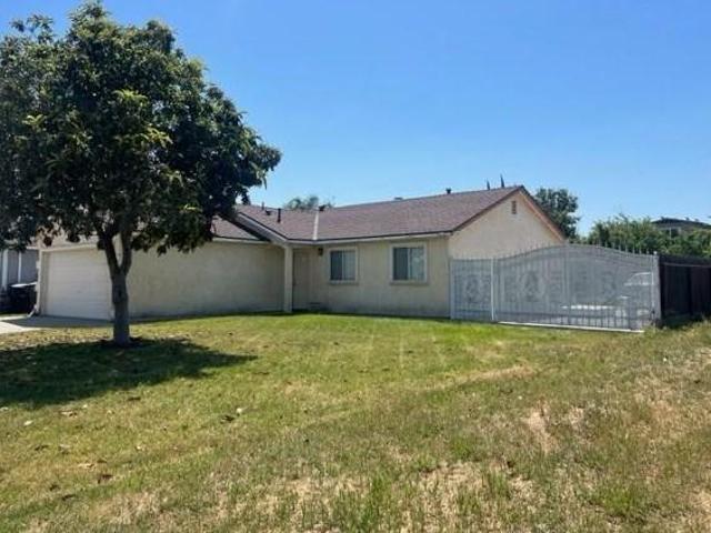 889 Wycliffe Dr, Livingston, CA 95334