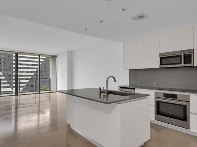 88 7th St SW #806, Miami, FL 33130