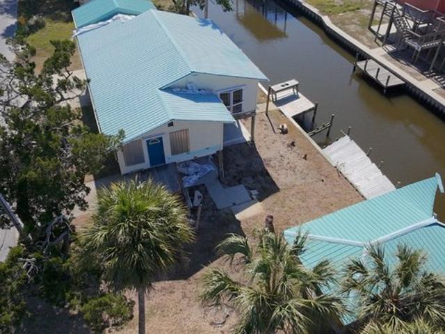 88 E 8th Ave, Horseshoe Beach, FL 32648