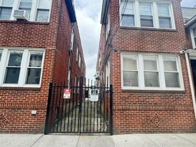 88 16 85th St, Woodhaven, NY 11421