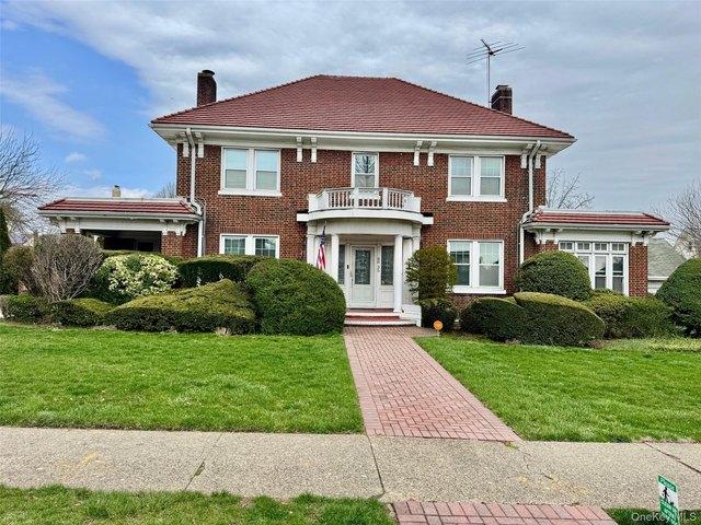 88 35 rd St, Hollis, NY 11423