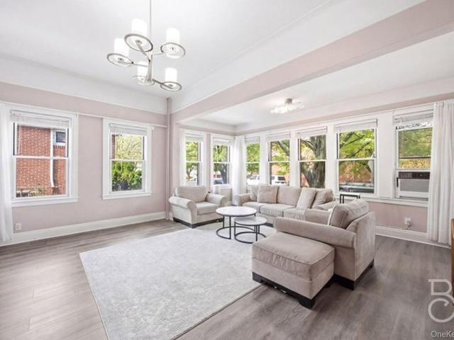 88 38 78th Ave, Glendale, NY 11385