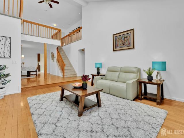 88 W Countryside Drive W