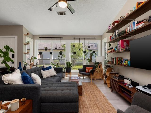 88 W High Oaks Circle