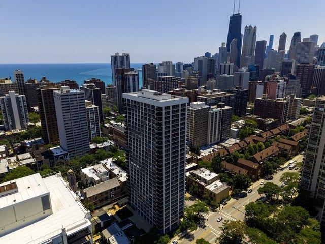 88 W Schiller St Apt 402, Chicago, IL 60610