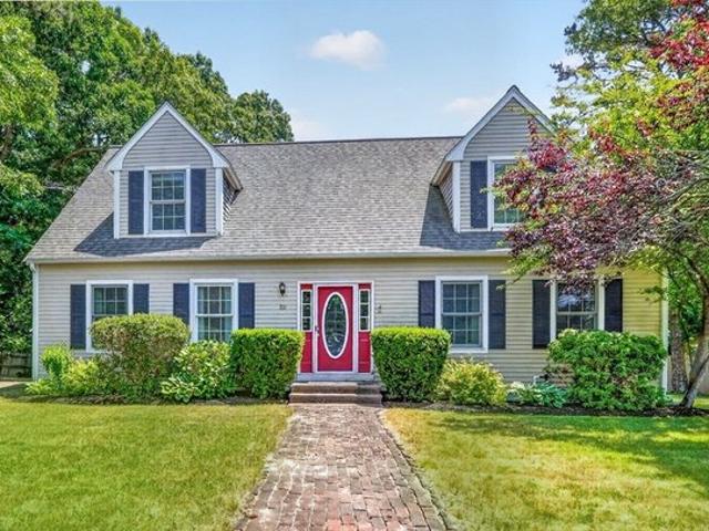 88 Waterfield Rd, Barnstable, MA 02655
