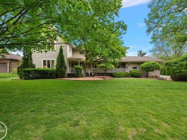 88 Aspinwall Dr, Troy, MI 48098
