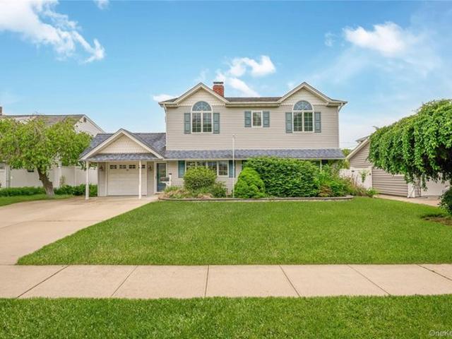 88 Bloomingdale Rd, Levittown, NY 11756