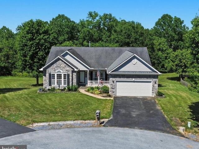 88 Castlerock Ln, Martinsburg, WV 25405