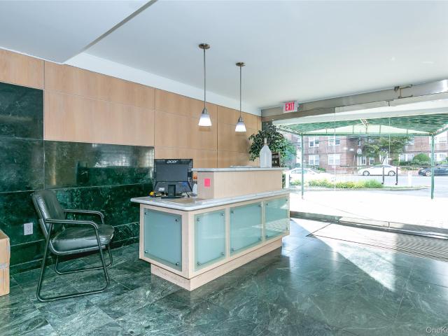 88 Cutter Mill Rd, Unit 418, Great Neck, NY 11021 | MLS #959864 | Compass