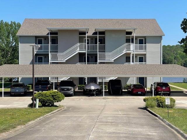 88 Deer Lake Ln Apt 2, Murray, KY 42071