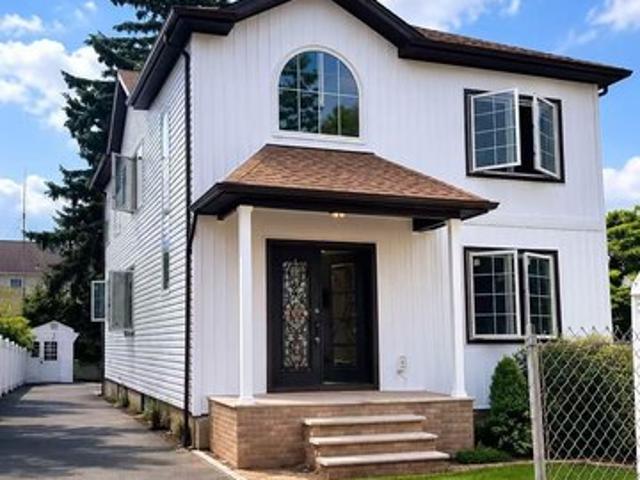 88 Dyckman Ave, New Hyde Park, NY 11040