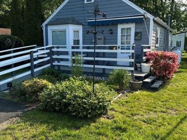 88 Grove St #88D, Clinton, CT 06413
