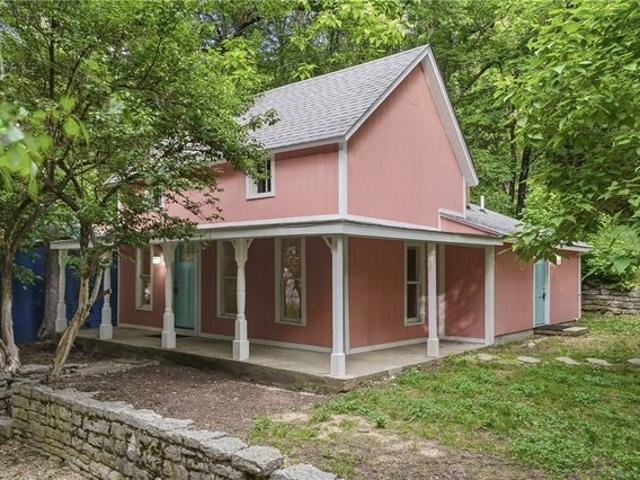 88 Grand Ave, Eureka Springs, AR 72632
