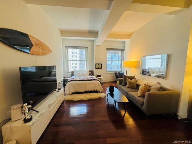 88 Greenwich Street 1305