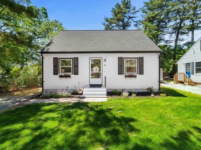 88 Hathaway St, Wareham, MA 02571