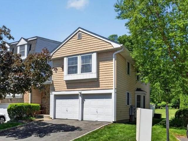 88 Hidden Ridge Dr, Syosset, NY 11791