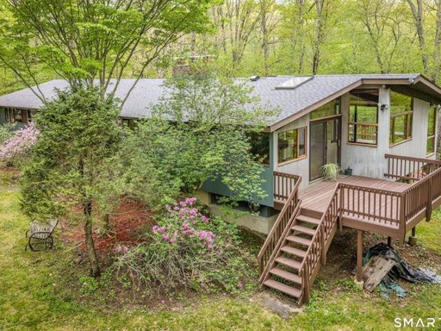 88 Hillyndale Rd, Mansfield, CT 06268