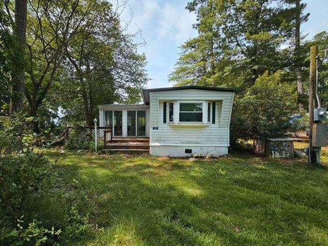 88 Julian St, Reedville, VA 22539