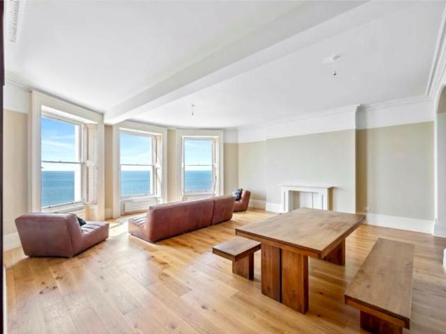 88 Marine Parade, East Sussex BN2 3 bed apartment to rent £2,500 pcm £577 pw