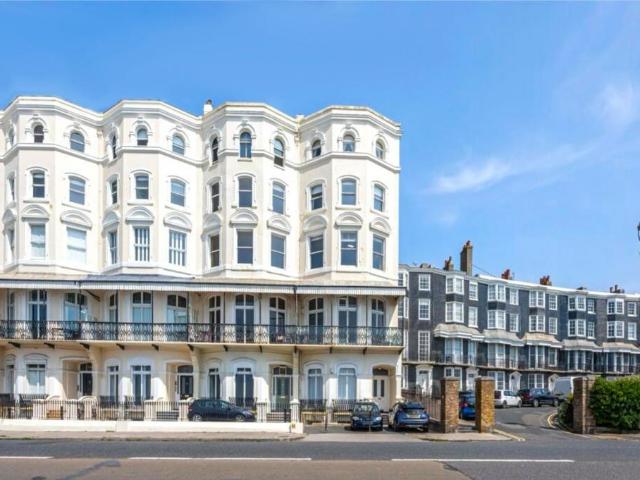 88 Marine Parade, East Sussex BN2 3 bed apartment to rent £2,600 pcm £600 pw