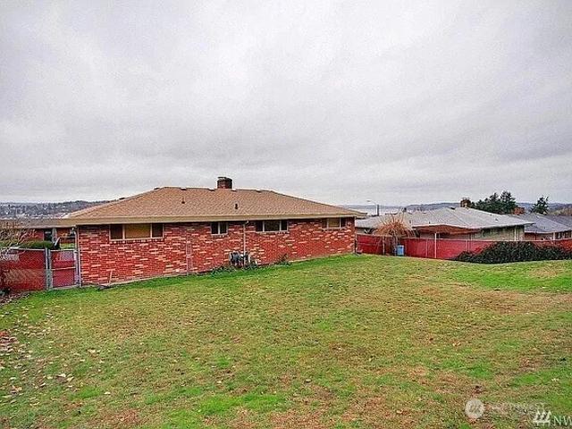 88 Monterey Place NE