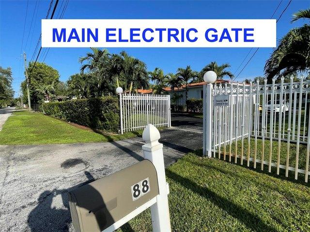88 NE 154th St, North Miami Beach, FL 33162
