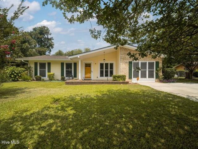 88 Parkway Dr, Jacksonville, NC 28540