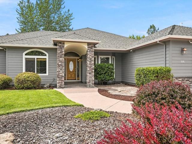 88 Pineridge Ln, Eagle Point, OR 97524