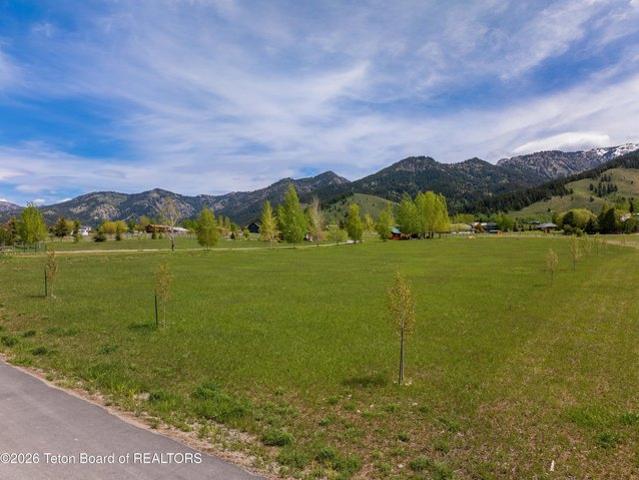 88 Pony Cir, Etna, WY 83118