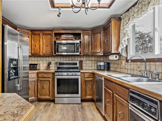 88 Roseland Ter, Tiverton, RI 02878 | MLS #1408