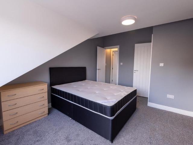 88 Royal Park Rd, Leeds, LS6 1JJ
