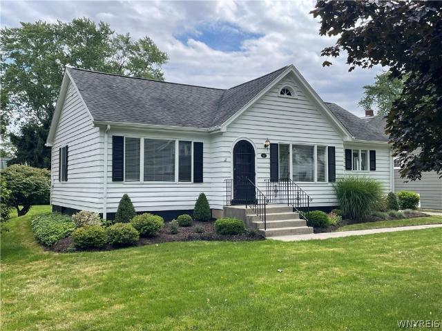 88 Royal Parkway E