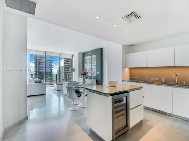 88 SW 7th St #2505 Miami, FL 33130